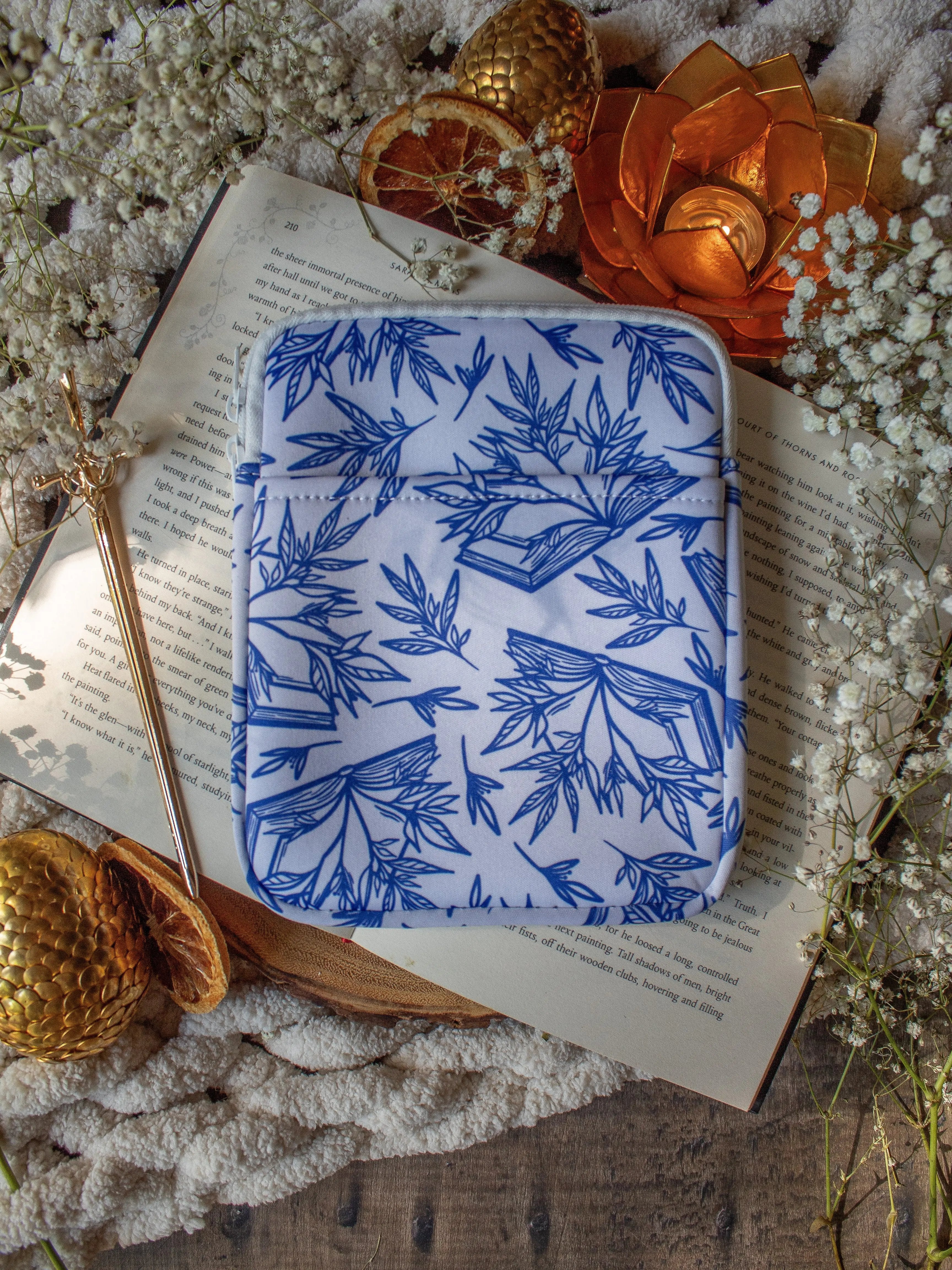 Neoprene E-Reader Sleeve | Porcelain Books – Meaggie Moos